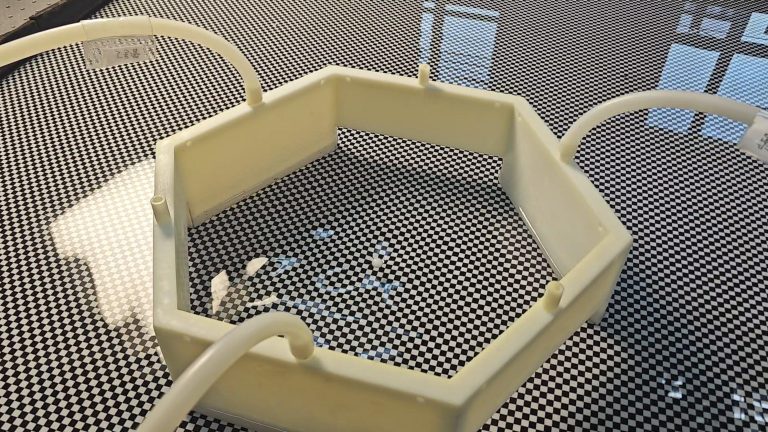Make Water Famous – Waves harnessed to capture floating objects