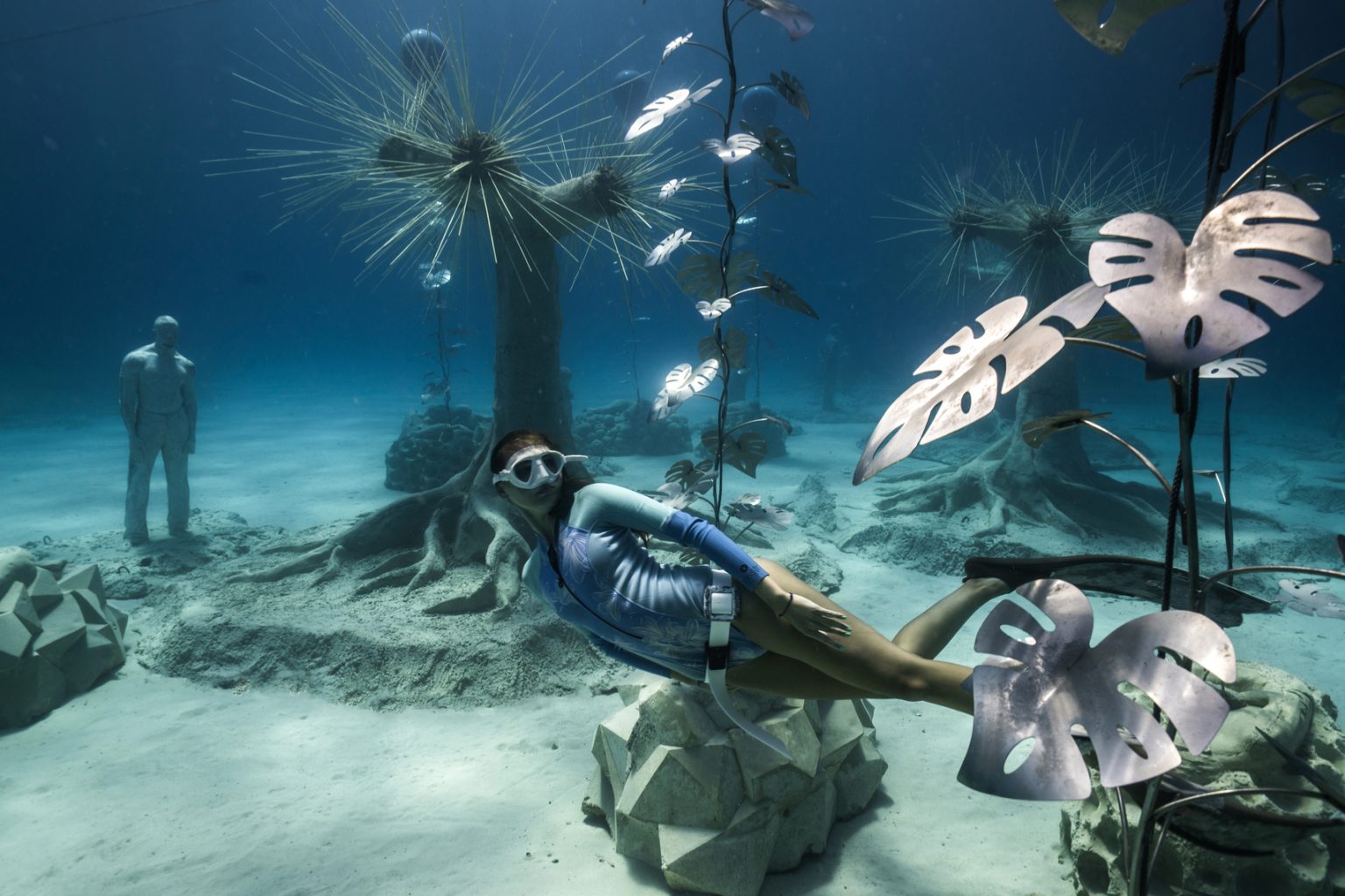 Make Water Famous – Visitors dive into amazing underwater sculpture park